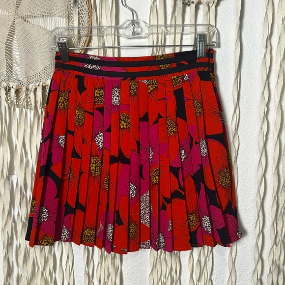 FARM Rio | Skirts | Farm Rio Pleated Mini Skirt Size Pxs Red And Pink ...